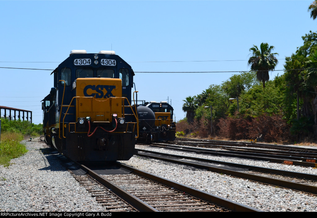 CSX GP39-2 4304 AND 4312